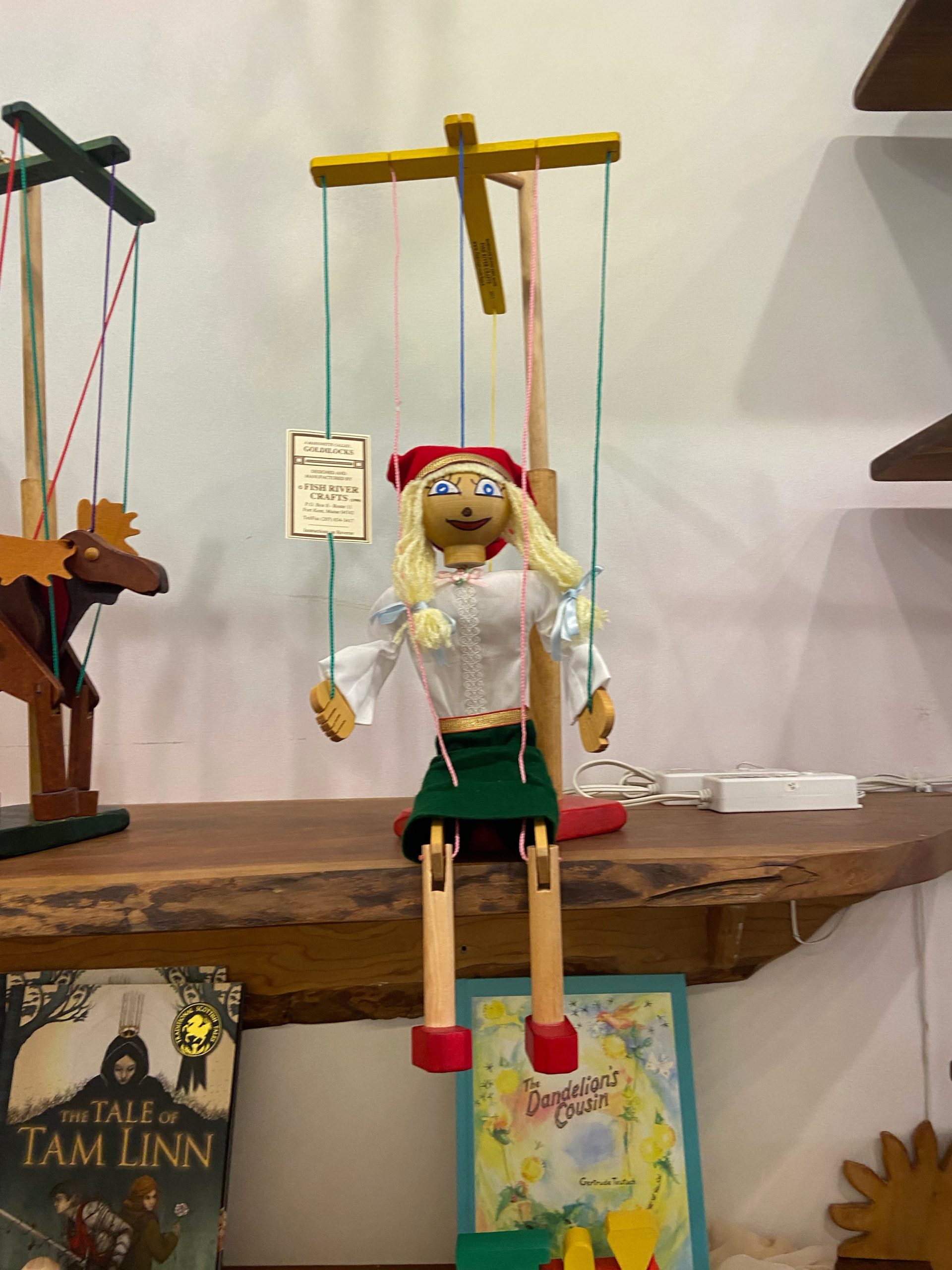 Pinocchio Marionette – Toy Store Playing Mantis
